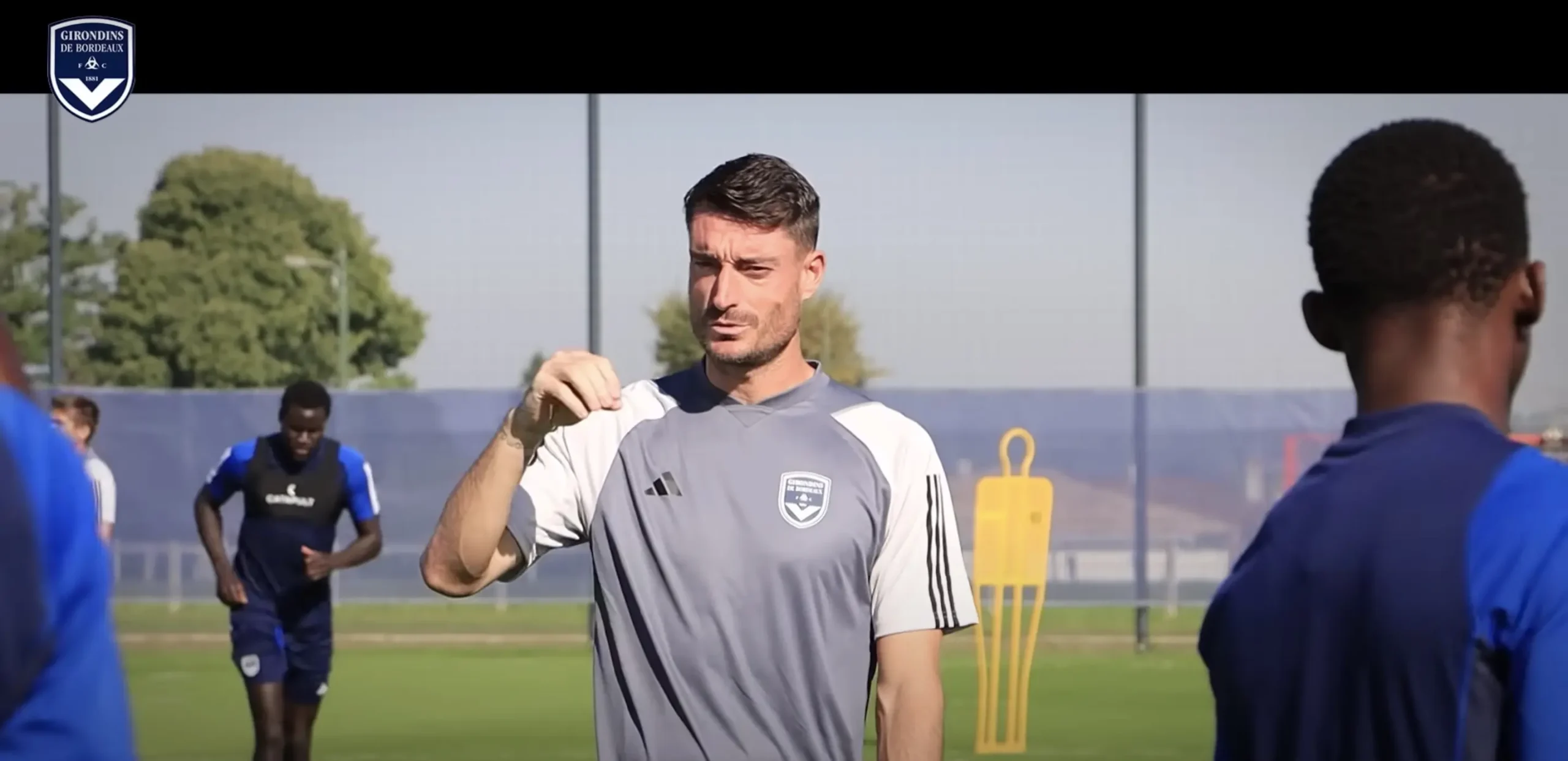 Albert Riera : "Andy Carroll ? Je le saluerai avec plaisir !" - Girondins33 - Site d'actualité ...